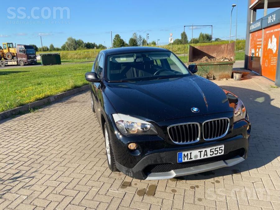 Black BMW X1 2011 in Jekabpils, with an engine capacity of 2.00 L and mileage of 231 thousand km for 6200 €, photo 3 on AUTOMOTO.COM.LV