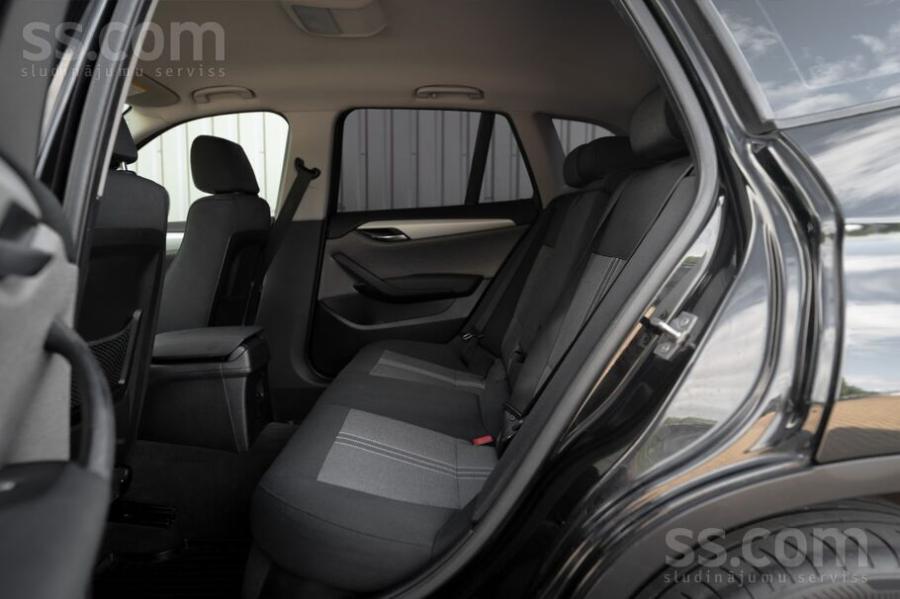 Melns BMW X1 2011 Talsi, ar dzinēja tilpumu 2.00 L un nobraukumu 0 tūkst. km par 5490 €, foto 11 vietnē AUTOMOTO.COM.LV