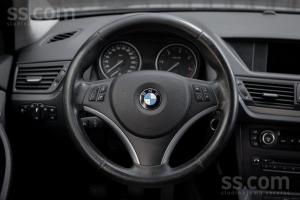 Melns BMW X1 2011 Talsi, ar dzinēja tilpumu 2.00 L un nobraukumu 0 tūkst. km par 5490 €, foto 19 vietnē AUTOMOTO.COM.LV