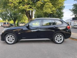 Black BMW X1 2011 in Cesis, with an engine capacity of 2.00 L and mileage of 262 thousand km for 6900 €, photo 5 on AUTOMOTO.COM.LV