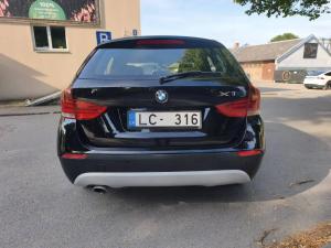 Black BMW X1 2011 in Cesis, with an engine capacity of 2.00 L and mileage of 262 thousand km for 6900 €, photo 8 on AUTOMOTO.COM.LV