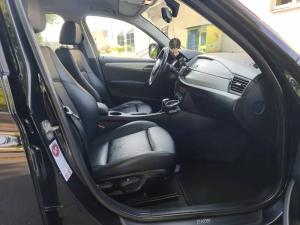 Black BMW X1 2011 in Cesis, with an engine capacity of 2.00 L and mileage of 262 thousand km for 6900 €, photo 10 on AUTOMOTO.COM.LV