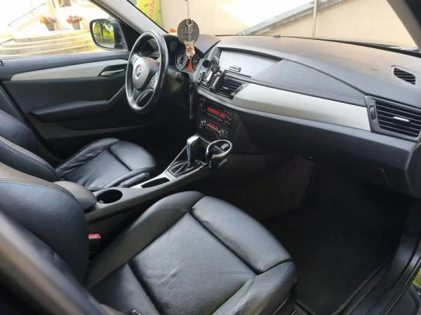 Melns BMW X1 2011 Cēsis, ar dzinēja tilpumu 2.00 L un nobraukumu 262 tūkst. km par 6900 €, foto 10 vietnē AUTOMOTO.COM.LV