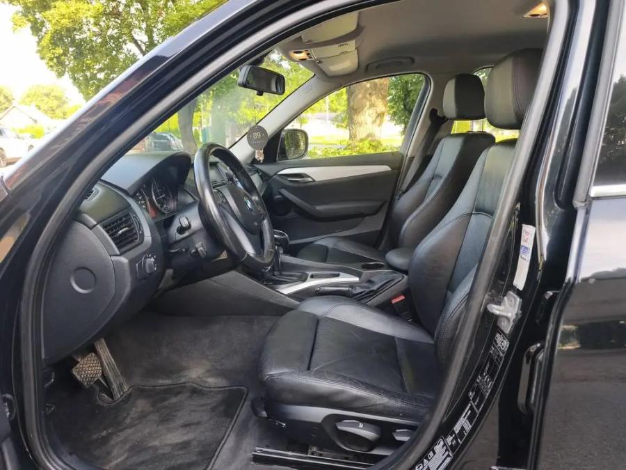 Black BMW X1 2011 in Cesis, with an engine capacity of 2.00 L and mileage of 262 thousand km for 6900 €, photo 12 on AUTOMOTO.COM.LV