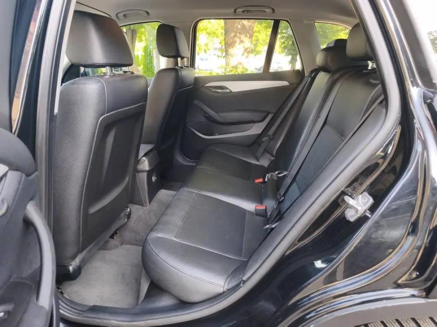 Black BMW X1 2011 in Cesis, with an engine capacity of 2.00 L and mileage of 262 thousand km for 6900 €, photo 15 on AUTOMOTO.COM.LV