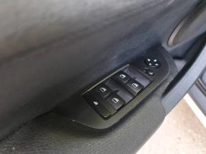 Black BMW X1 2011 in Cesis, with an engine capacity of 2.00 L and mileage of 262 thousand km for 6900 €, photo 18 on AUTOMOTO.COM.LV