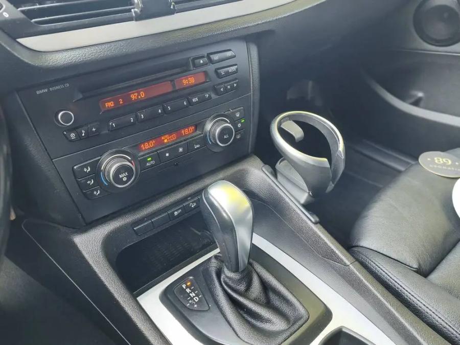 Black BMW X1 2011 in Cesis, with an engine capacity of 2.00 L and mileage of 262 thousand km for 6900 €, photo 19 on AUTOMOTO.COM.LV