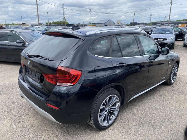Black BMW X1 2011 in Kaunas, with an engine capacity of 2.00 L and mileage of 220 thousand km for 6950 €, photo 3 on AUTOMOTO.COM.LV