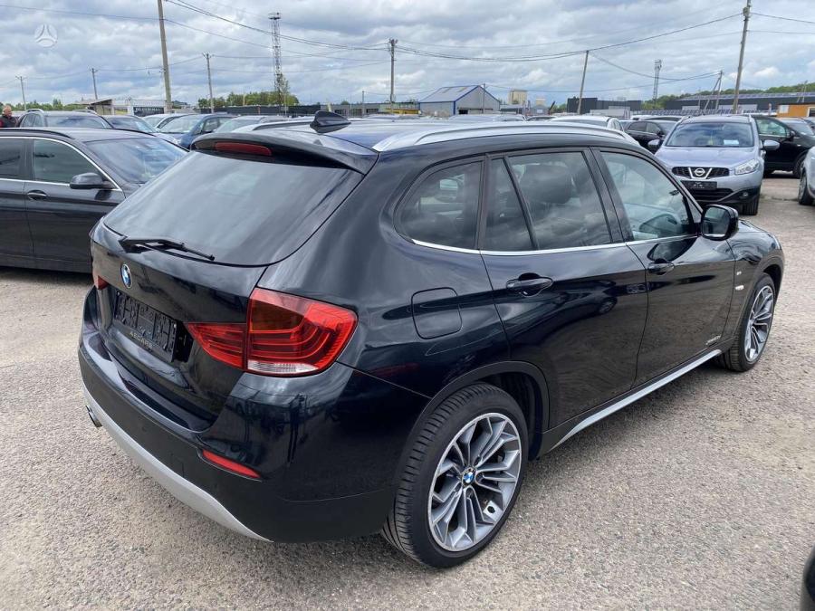 Black BMW X1 2011 in Kaunas, with an engine capacity of 2.00 L and mileage of 220 thousand km for 6950 €, photo 4 on AUTOMOTO.COM.LV