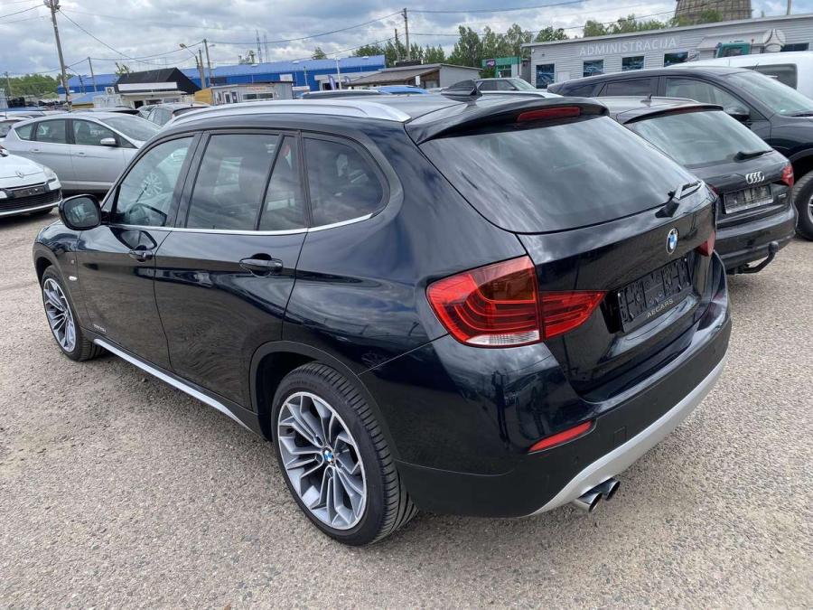 Black BMW X1 2011 in Kaunas, with an engine capacity of 2.00 L and mileage of 220 thousand km for 6950 €, photo 5 on AUTOMOTO.COM.LV