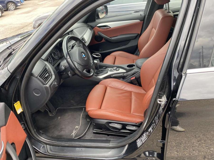 Black BMW X1 2011 in Kaunas, with an engine capacity of 2.00 L and mileage of 220 thousand km for 6950 €, photo 6 on AUTOMOTO.COM.LV