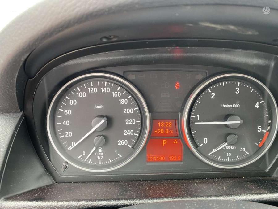Black BMW X1 2011 in Kaunas, with an engine capacity of 2.00 L and mileage of 220 thousand km for 6950 €, photo 10 on AUTOMOTO.COM.LV
