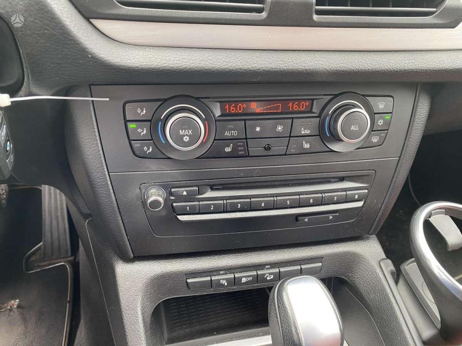 Black BMW X1 2011 in Kaunas, with an engine capacity of 2.00 L and mileage of 220 thousand km for 6950 €, photo 12 on AUTOMOTO.COM.LV