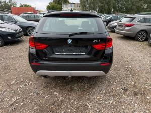 Black BMW X1 2011 in Ukmerge, with an engine capacity of 2.00 L and mileage of 260 thousand km for 5250 €, photo 6 on AUTOMOTO.COM.LV
