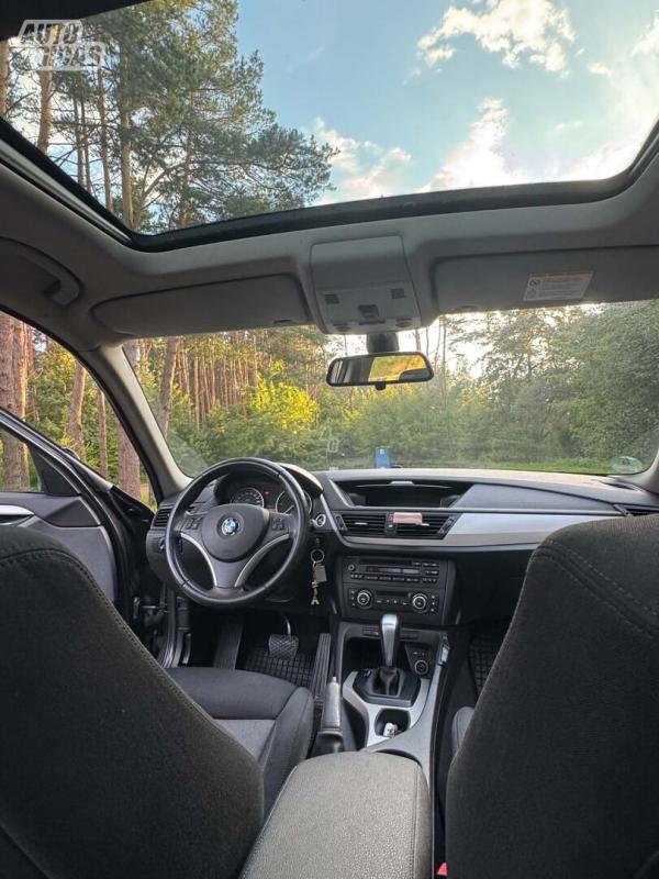 Black BMW X1 2011 in Ukmerge, with an engine capacity of 2.00 L and mileage of 273 thousand km for 6000 €, photo 4 on AUTOMOTO.COM.LV