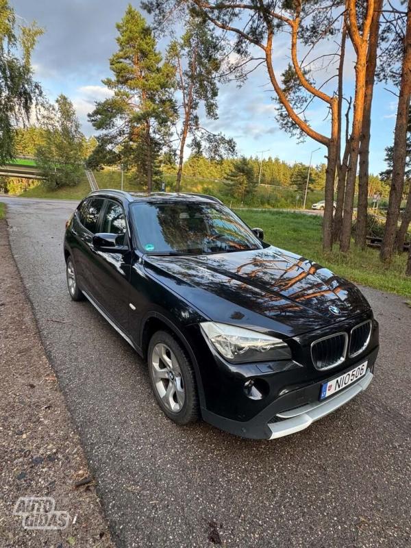 Black BMW X1 2011 in Ukmerge, with an engine capacity of 2.00 L and mileage of 273 thousand km for 6000 €, photo 5 on AUTOMOTO.COM.LV