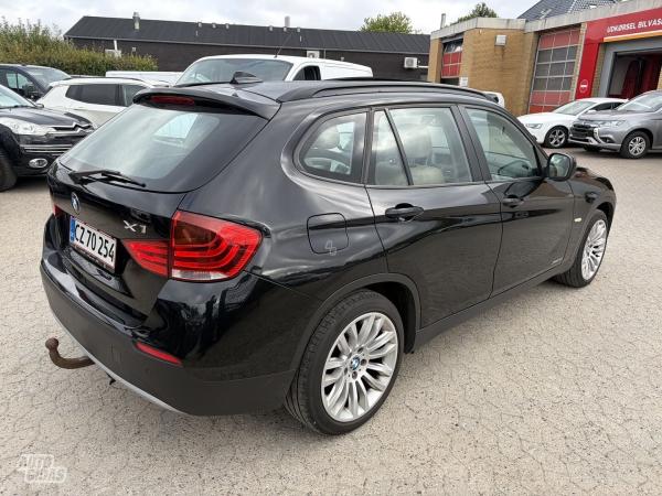 BMW X1 2011 Viļņa vietnē Melns BMW X1 2011 Viļņa, ar dzinēja tilpumu 2.00 L un nobraukumu 303 tūkst. km par 6399 €, foto 4 vietnē AUTOMOTO.COM.LV