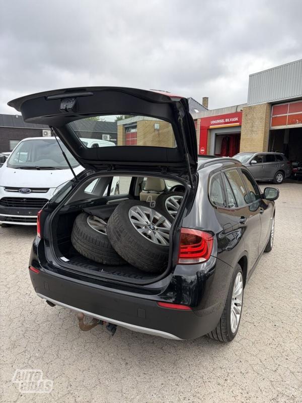 BMW X1 2011 Viļņa vietnē Melns BMW X1 2011 Viļņa, ar dzinēja tilpumu 2.00 L un nobraukumu 303 tūkst. km par 6399 €, foto 5 vietnē AUTOMOTO.COM.LV