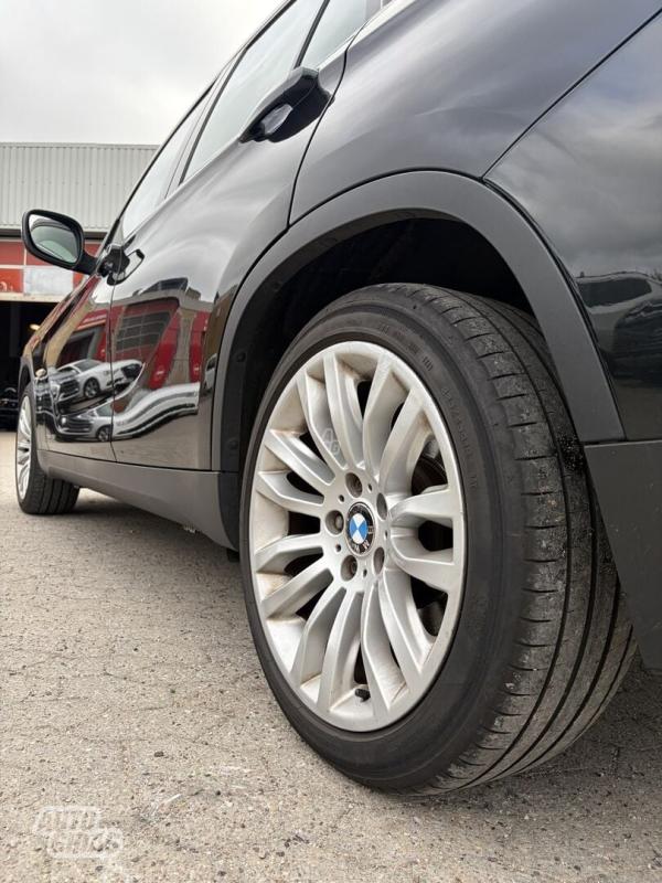 BMW X1 2011 Viļņa vietnē Melns BMW X1 2011 Viļņa, ar dzinēja tilpumu 2.00 L un nobraukumu 303 tūkst. km par 6399 €, foto 6 vietnē AUTOMOTO.COM.LV