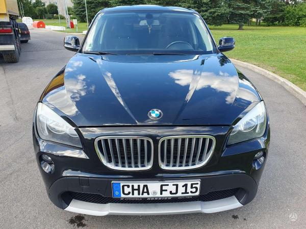 BMW X1 2011 RokiÅ”kis vietnÄ Melns BMW X1 2011 RokiÅ”kis, ar dzinÄja tilpumu 2.00 L un nobraukumu 182 tÅ«kst. km par 4999 ā¬, foto 1 vietnÄ AUTOMOTO.COM.LV