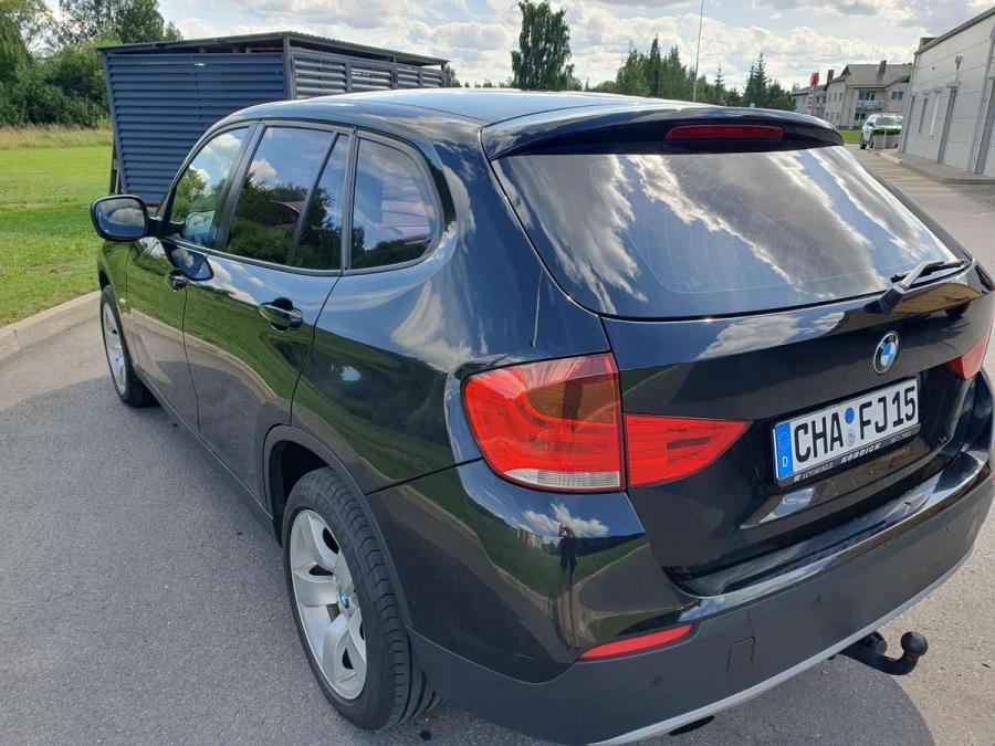 Black BMW X1 2011 in Rokiskis, with an engine capacity of 2.00 L and mileage of 182 thousand km for 4999 €, photo 5 on AUTOMOTO.COM.LV