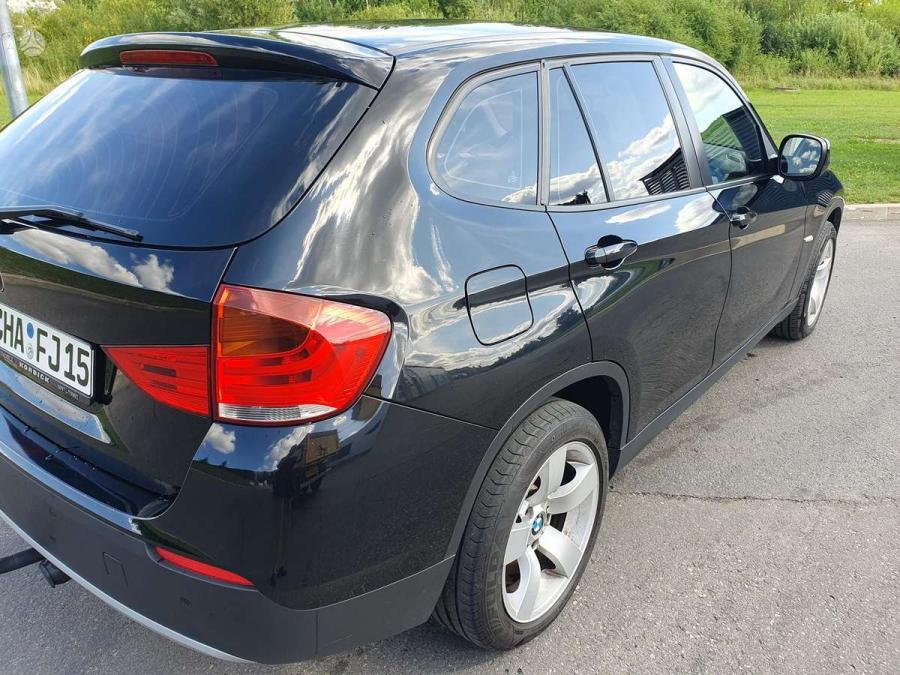 Black BMW X1 2011 in Rokiskis, with an engine capacity of 2.00 L and mileage of 182 thousand km for 4999 €, photo 6 on AUTOMOTO.COM.LV