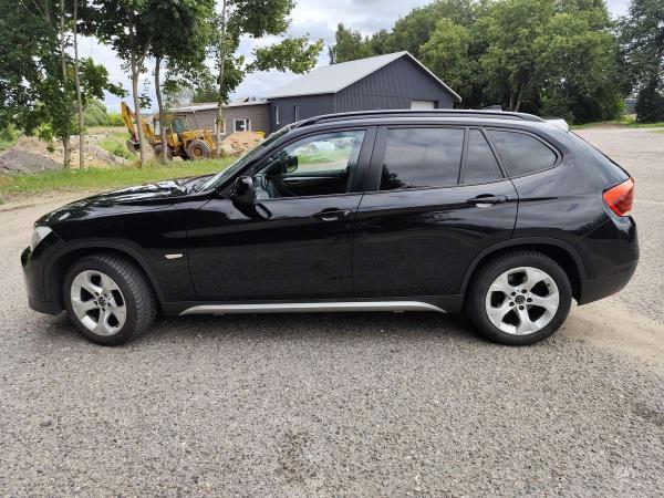 Black BMW X1 2011 in Raseiniai, with an engine capacity of 2.00 L and mileage of 196 thousand km for 6800 €, photo 1 on AUTOMOTO.COM.LV