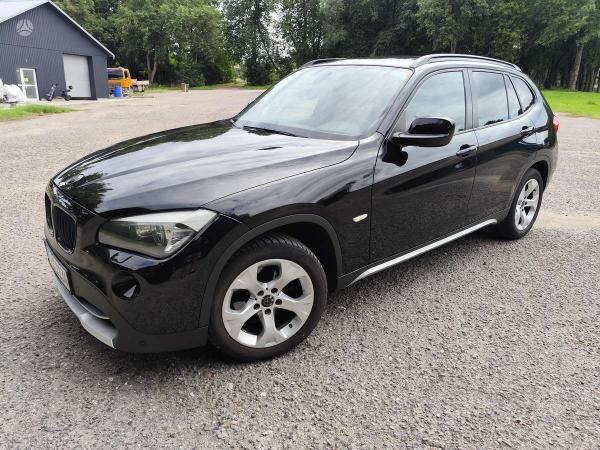 Black BMW X1 2011 in Raseiniai, with an engine capacity of 2.00 L and mileage of 196 thousand km for 6800 €, photo 4 on AUTOMOTO.COM.LV