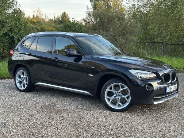 Melns BMW X1 2011 Tukums, ar dzinēja tilpumu 2.00 L un nobraukumu 240 tūkst. km par 6990 €, foto 3 vietnē AUTOMOTO.COM.LV