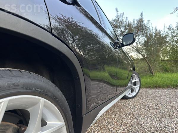 Melns BMW X1 2011 Tukums, ar dzinēja tilpumu 2.00 L un nobraukumu 240 tūkst. km par 6990 €, foto 8 vietnē AUTOMOTO.COM.LV