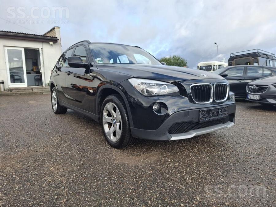 Melns BMW X1 2011 Talsi, ar dzinēja tilpumu 2.00 L un nobraukumu 171 tūkst. km par 7600 €, foto 1 vietnē AUTOMOTO.COM.LV