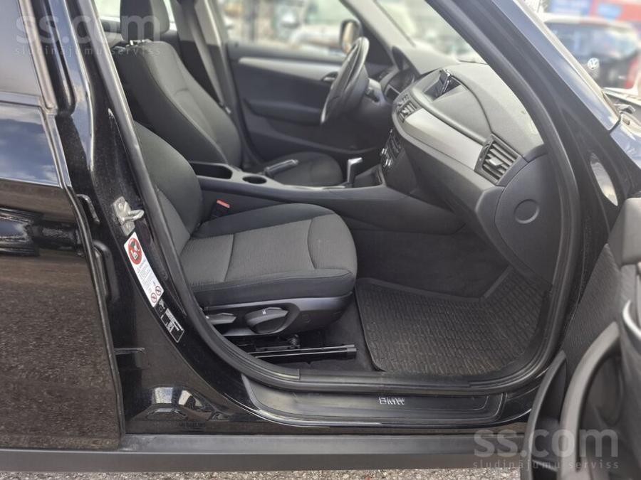 Melns BMW X1 2011 Talsi, ar dzinēja tilpumu 2.00 L un nobraukumu 171 tūkst. km par 7600 €, foto 12 vietnē AUTOMOTO.COM.LV