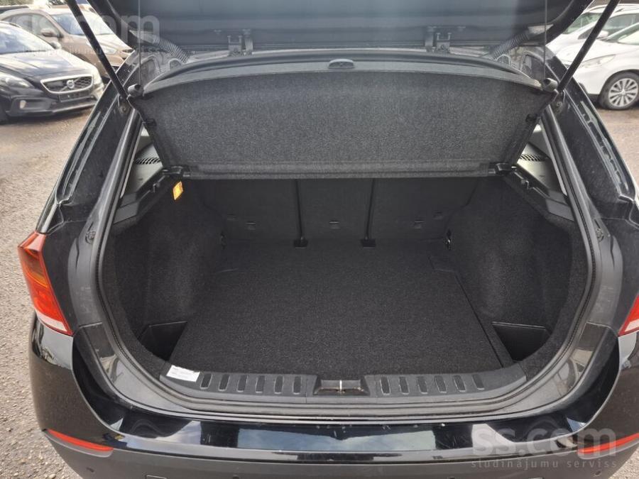 Melns BMW X1 2011 Talsi, ar dzinēja tilpumu 2.00 L un nobraukumu 171 tūkst. km par 7600 €, foto 28 vietnē AUTOMOTO.COM.LV