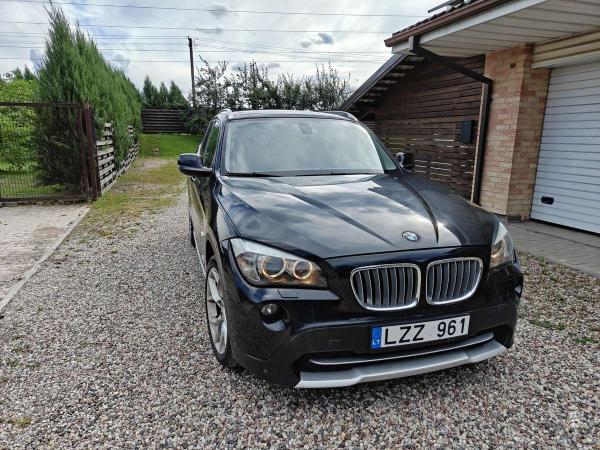 Black BMW X1 2011 in Kaunas, with an engine capacity of 2.00 L and mileage of 215 thousand km for 7600 €, photo 1 on AUTOMOTO.COM.LV