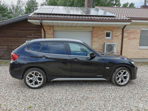 Black BMW X1 2011 in Kaunas, with an engine capacity of 2.00 L and mileage of 215 thousand km for 7600 €, photo 4 on AUTOMOTO.COM.LV
