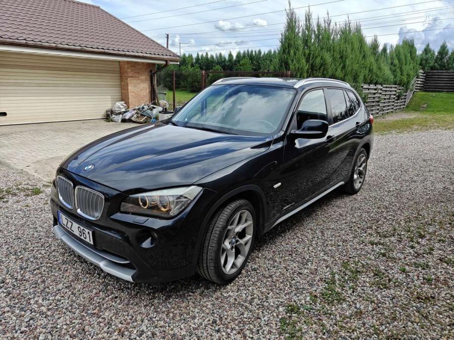 Black BMW X1 2011 in Kaunas, with an engine capacity of 2.00 L and mileage of 215 thousand km for 7600 €, photo 6 on AUTOMOTO.COM.LV