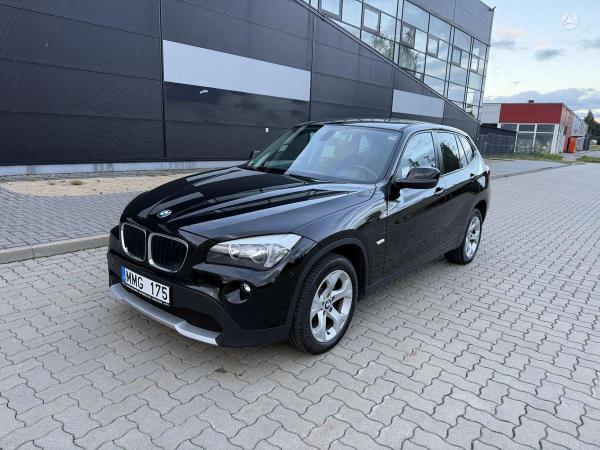 BMW X1 2011 in Panevezys on AUTOMOTO.COM.LV Black BMW X1 2011 in Panevezys, with an engine capacity of 2.00 L and mileage of 263 thousand km for 5500 €, photo 1 on AUTOMOTO.COM.LV