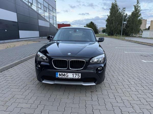 BMW X1 2011 in Panevezys on AUTOMOTO.COM.LV Black BMW X1 2011 in Panevezys, with an engine capacity of 2.00 L and mileage of 263 thousand km for 5500 €, photo 3 on AUTOMOTO.COM.LV