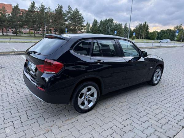 BMW X1 2011 in Panevezys on AUTOMOTO.COM.LV Black BMW X1 2011 in Panevezys, with an engine capacity of 2.00 L and mileage of 263 thousand km for 5500 €, photo 4 on AUTOMOTO.COM.LV