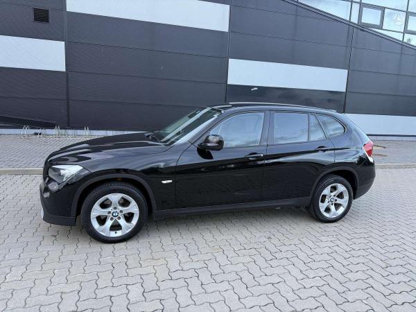 BMW X1 2011 in Panevezys on AUTOMOTO.COM.LV Black BMW X1 2011 in Panevezys, with an engine capacity of 2.00 L and mileage of 263 thousand km for 5500 €, photo 5 on AUTOMOTO.COM.LV
