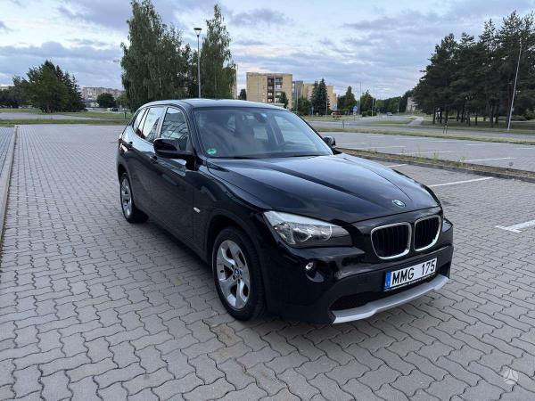 BMW X1 2011 in Panevezys on AUTOMOTO.COM.LV Black BMW X1 2011 in Panevezys, with an engine capacity of 2.00 L and mileage of 263 thousand km for 5500 €, photo 6 on AUTOMOTO.COM.LV