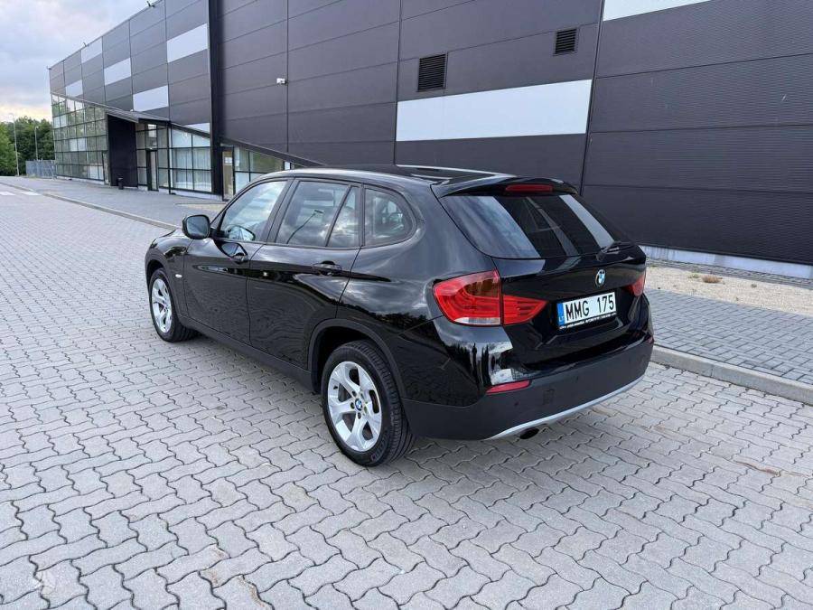 Black BMW X1 2011 in Panevezys, with an engine capacity of 2.00 L and mileage of 263 thousand km for 5500 €, photo 7 on AUTOMOTO.COM.LV