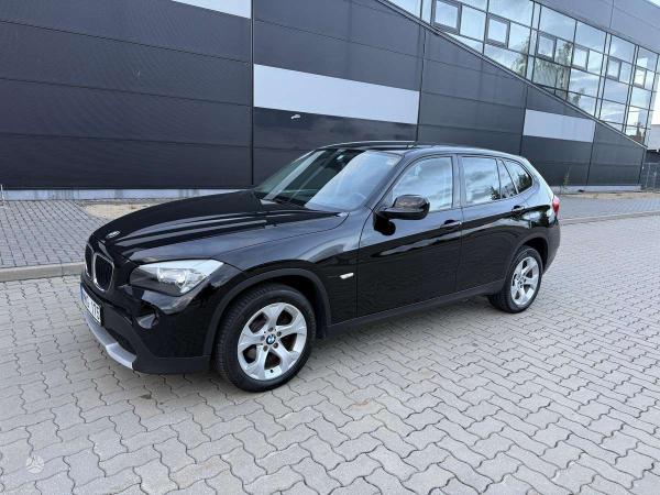 BMW X1 2011 in Panevezys on AUTOMOTO.COM.LV Black BMW X1 2011 in Panevezys, with an engine capacity of 2.00 L and mileage of 263 thousand km for 5500 €, photo 8 on AUTOMOTO.COM.LV