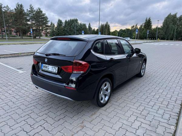 BMW X1 2011 in Panevezys on AUTOMOTO.COM.LV Black BMW X1 2011 in Panevezys, with an engine capacity of 2.00 L and mileage of 263 thousand km for 5500 €, photo 9 on AUTOMOTO.COM.LV