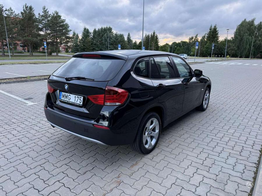 Black BMW X1 2011 in Panevezys, with an engine capacity of 2.00 L and mileage of 263 thousand km for 5500 €, photo 9 on AUTOMOTO.COM.LV
