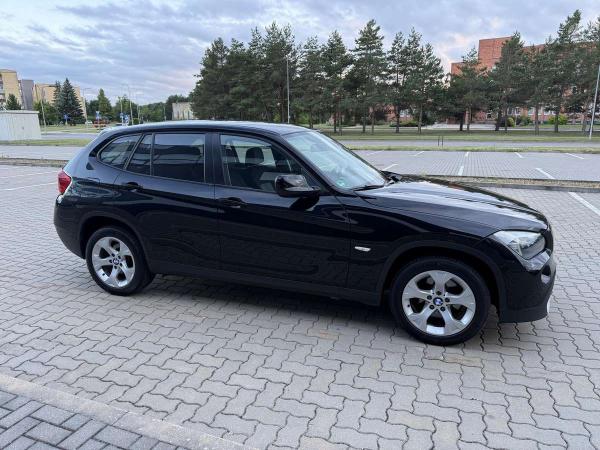 BMW X1 2011 in Panevezys on AUTOMOTO.COM.LV Black BMW X1 2011 in Panevezys, with an engine capacity of 2.00 L and mileage of 263 thousand km for 5500 €, photo 10 on AUTOMOTO.COM.LV
