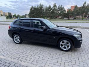 Black BMW X1 2011 in Panevezys, with an engine capacity of 2.00 L and mileage of 263 thousand km for 5500 €, photo 10 on AUTOMOTO.COM.LV