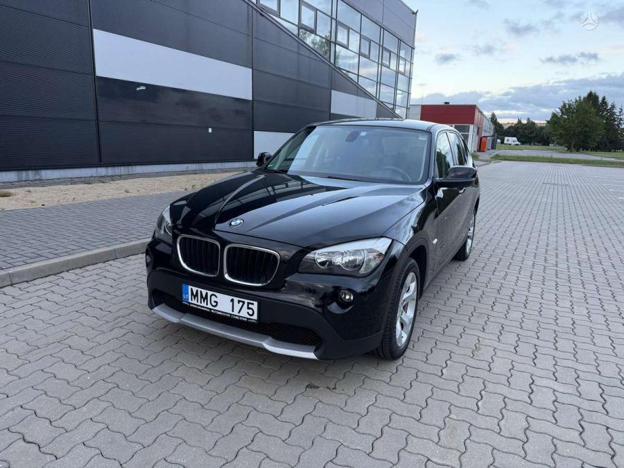 Black BMW X1 2011 in Panevezys, with an engine capacity of 2.00 L and mileage of 263 thousand km for 5500 €, photo 11 on AUTOMOTO.COM.LV