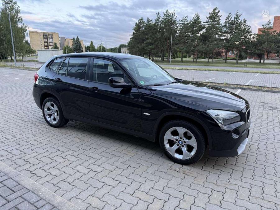 Black BMW X1 2011 in Panevezys, with an engine capacity of 2.00 L and mileage of 263 thousand km for 5500 €, photo 14 on AUTOMOTO.COM.LV