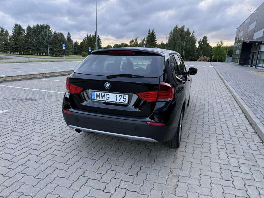 Black BMW X1 2011 in Panevezys, with an engine capacity of 2.00 L and mileage of 263 thousand km for 5500 €, photo 15 on AUTOMOTO.COM.LV